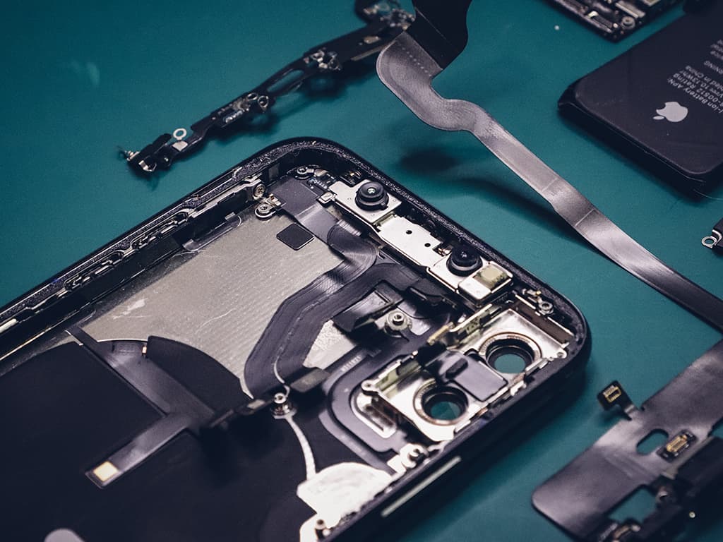 Oprava iPhonu XS v Praze na počkání - Tvrzenýsklo.cz